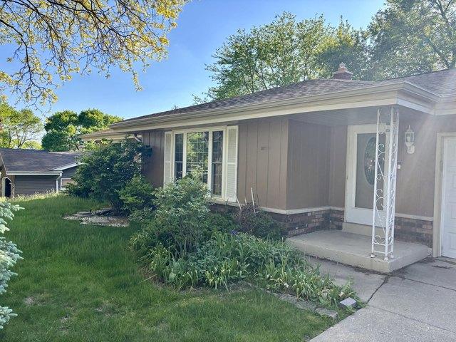 506 Cheyenne Dr, Waukesha, WI 53188
