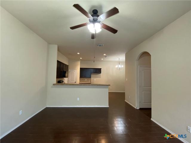 506 Creekside Circle