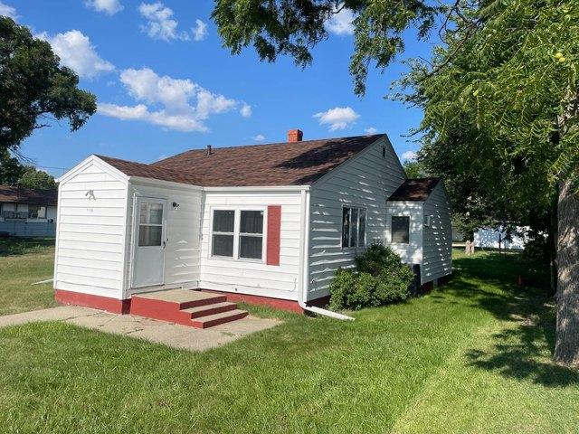 506 and 504 Augusta Ave, Bassett, NE 68714