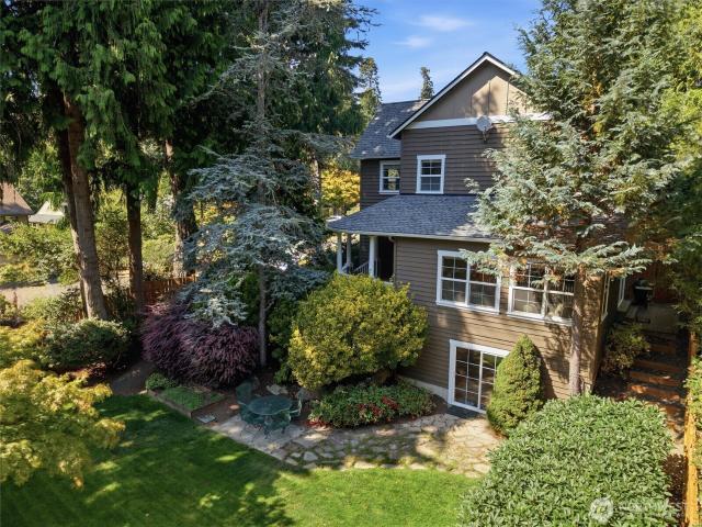 506 Azalea Avenue NE