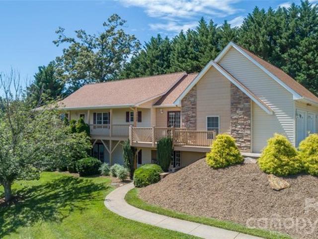 506 Brook Knoll Cir, Weaverville, NC 28787