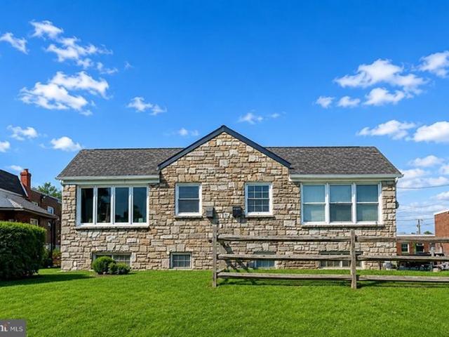 506 Glen Valley Dr, Norristown, PA 19401