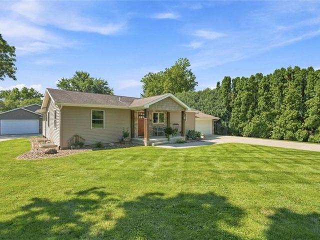 506 D St SW, Mount Vernon, IA 52314