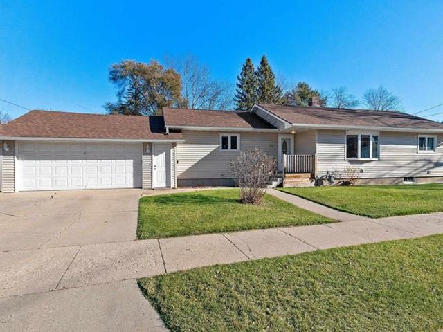 506 E Front St, Peshtigo, WI 54157