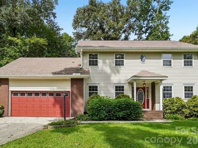 506 Fox Hollow Ln, Mills River, NC 28759