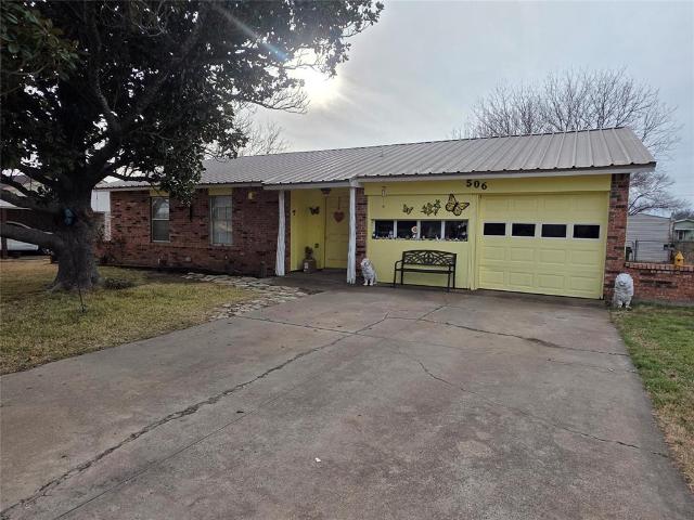 506 Hall St, Graham, TX 76450 | MLS #21176