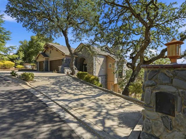 506 Oakshire Place