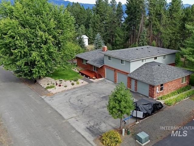 506 Lakeview Dr, Cascade, ID 83611