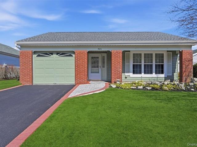 506 Lancaster Ct, Ridge, NY 11961