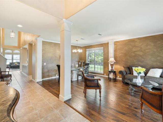 506 Mariposa Court