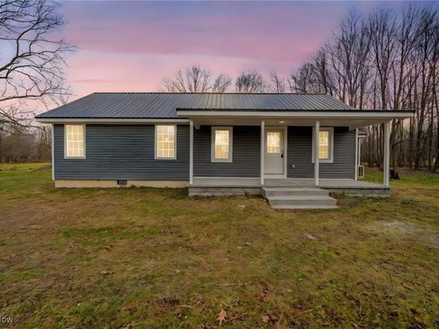 506 Middle Rd, Conneaut, OH 44030