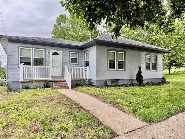 506 N 3rd St, Wathena, KS 66090