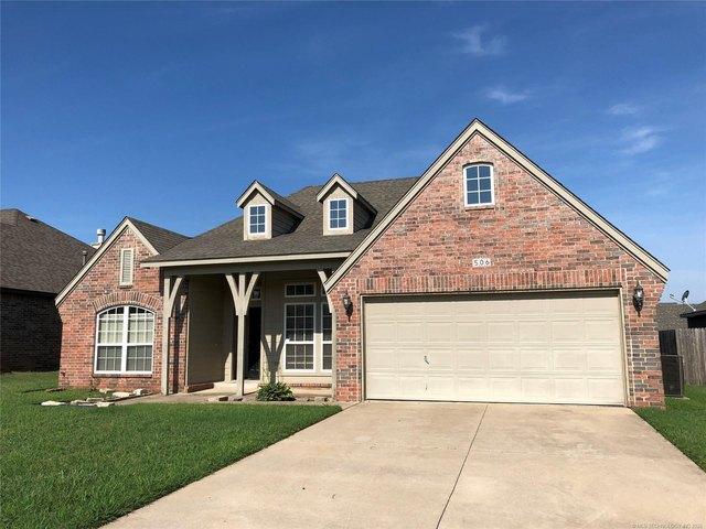 506 S 49th Ct, Broken Arrow, OK 74014
