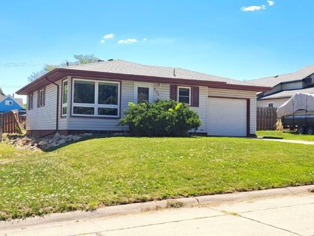 506 Spruce St, Chadron, NE 69337