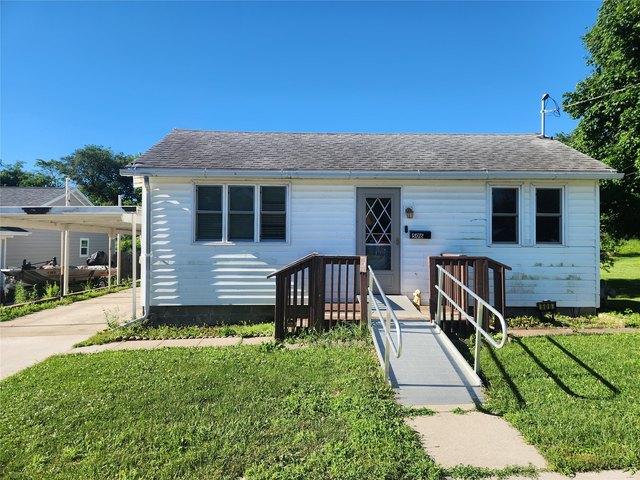 506 Rock Island St W, Knoxville, IA 50138
