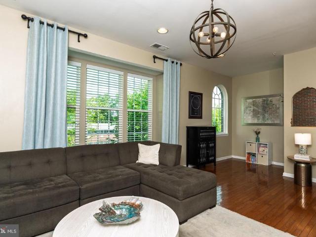 506 Raymond Drive # 4