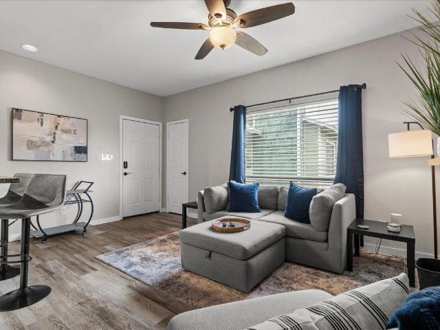 506 W San Antonio St # 205