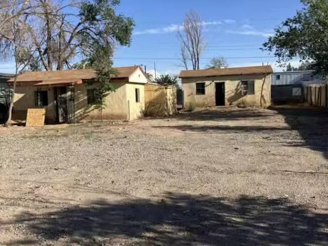 506 VISTA PL SE, ALBUQUERQUE, NM 87105 Single Family Residence.