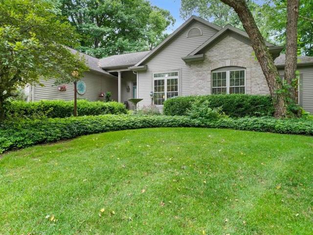 50743 Hidden Forest Dr, South Bend, IN 46628