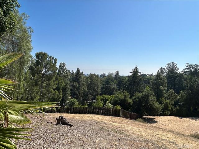5075 Hood Dr, Woodland Hills, CA 91364 | MLS #SR25271 | Compass