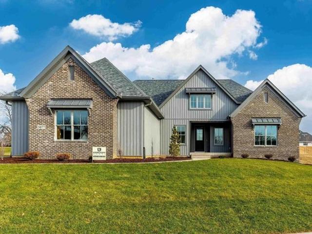 5077 Oak Ridge Ct, Bettendorf, IA 52722