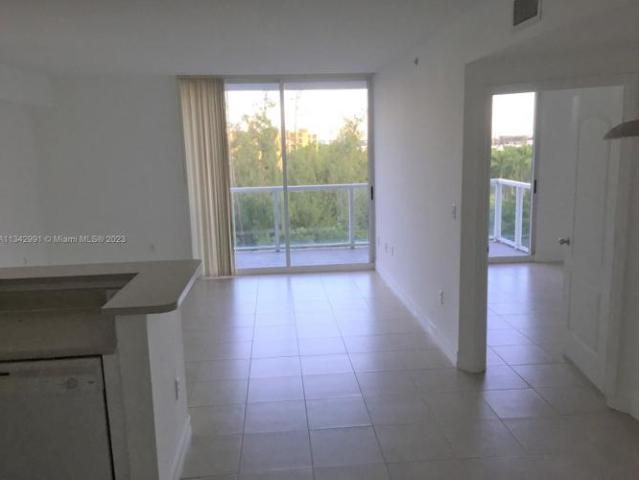 5077 7th St NW #611, Miami, FL 33126