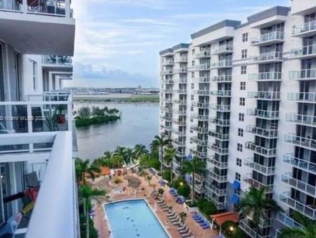5077 7th St NW #804, Miami, FL 33126