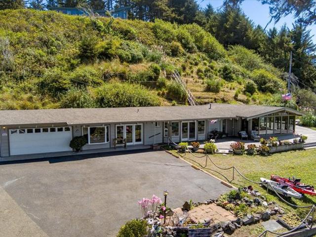 5078 Patrick Creek Dr, McKinleyville, CA 95519