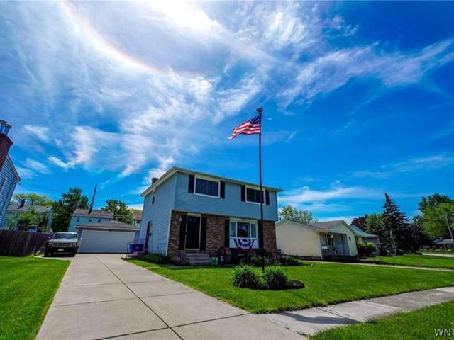 5079 Chapman Pkwy, Hamburg, NY 14075