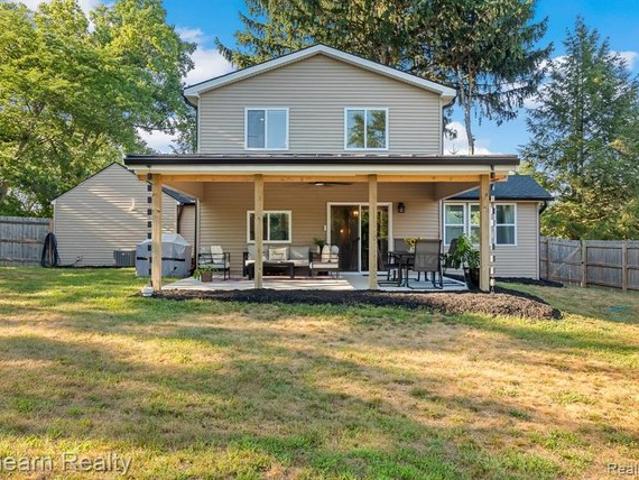 5079 Thompson Rd, Fenton, MI 48451