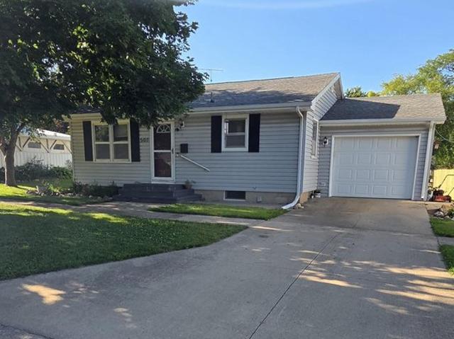 507 3rd Ave, Ackley, IA 50601