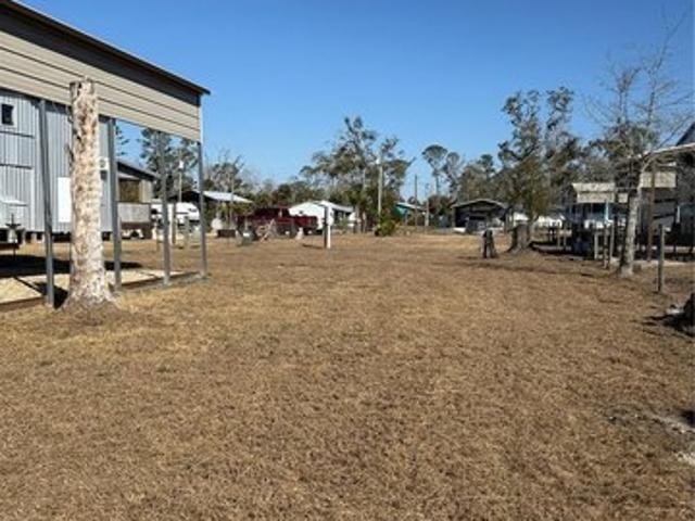 507 4th St NW, Steinhatchee, FL 32359