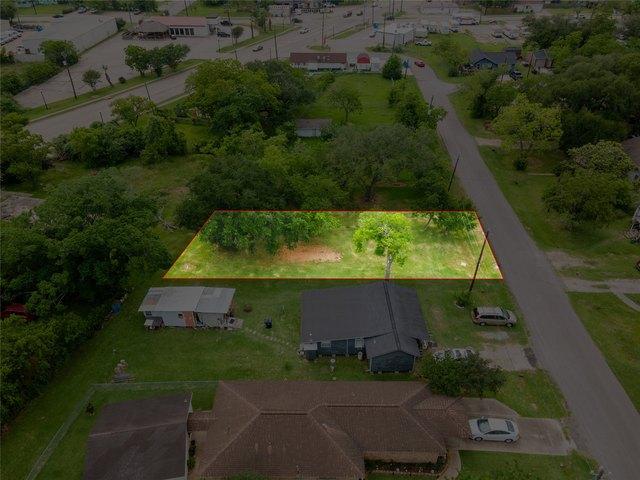 507 Cemetery St, Clute, TX 77531