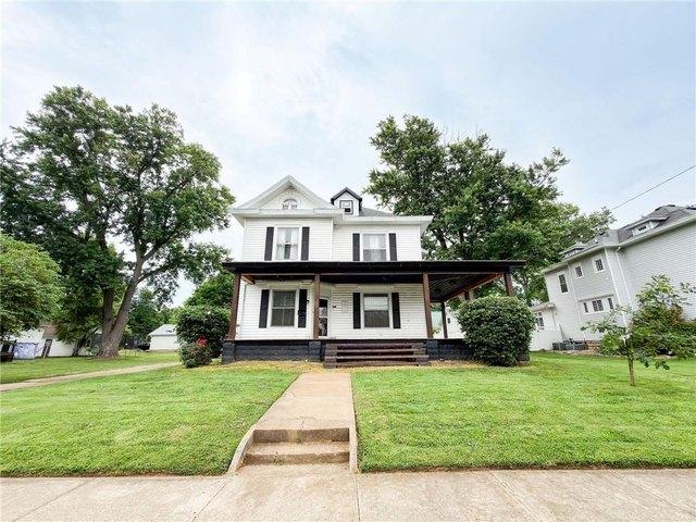 507 N 6th St, Marshall, IL 62441
