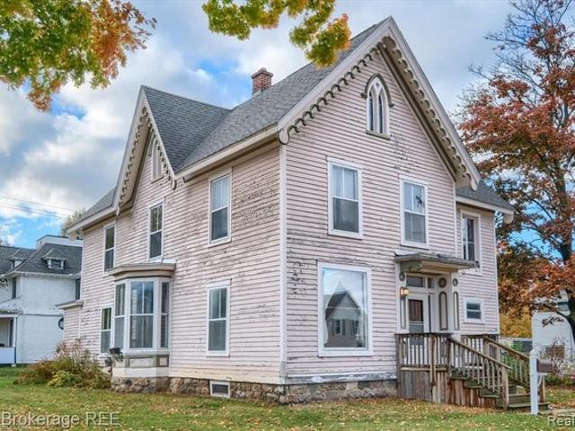 507 N Calhoun St, Lapeer, MI 48446