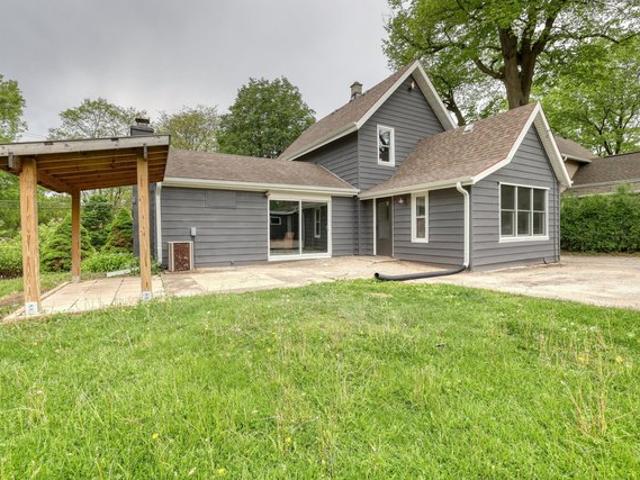 507 NW Barstow St, Waukesha, WI 53188