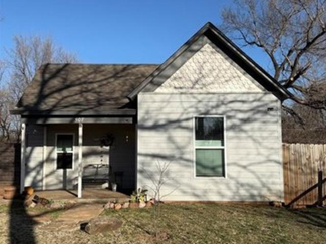 507 S 6th St, Noble, OK 73068