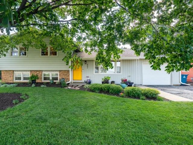 507 S East St, Hudson, IL 61748