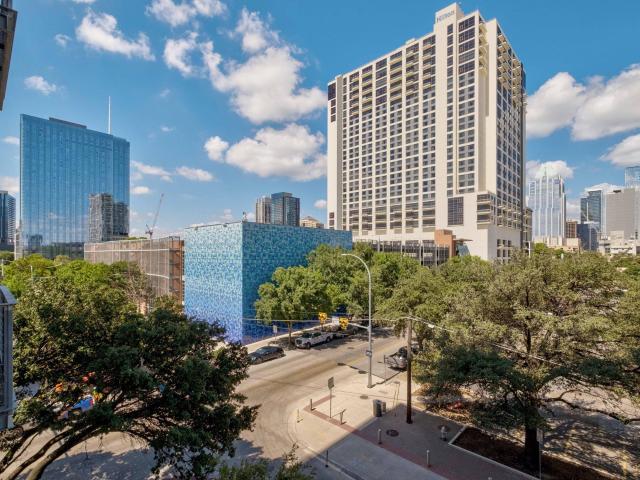 507 Sabine St # 304