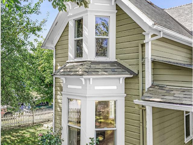 507 se cedar st