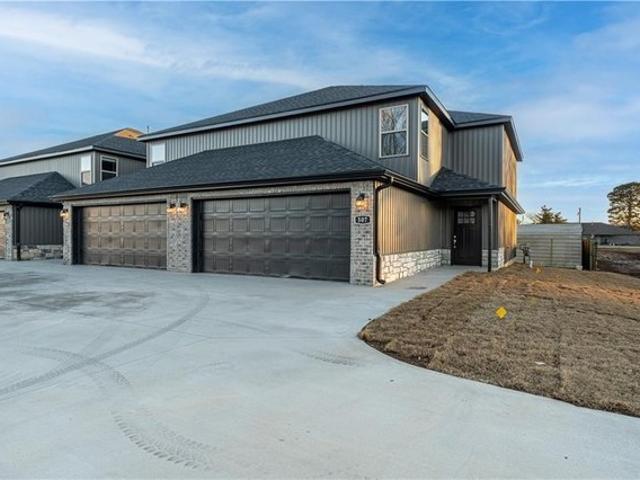 507 W Arkansas St, Gentry, AR 72734