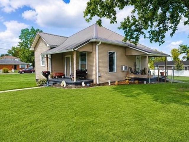 507 W Oak St, Bicknell, IN 47512