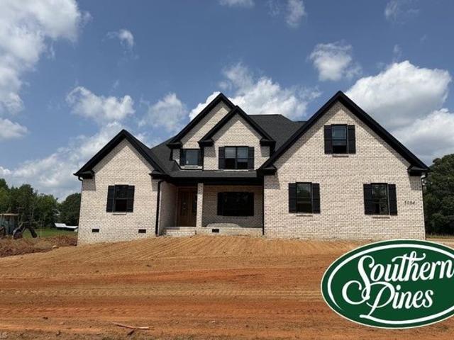 5084 Southern Pines Dr, Kernersville, NC 27284