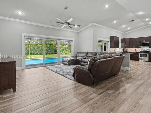 5085 NW 96th Way, Coral Springs, FL 33076