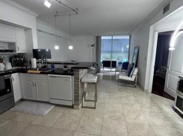 5085 7th St NW #412, Miami, FL 33126