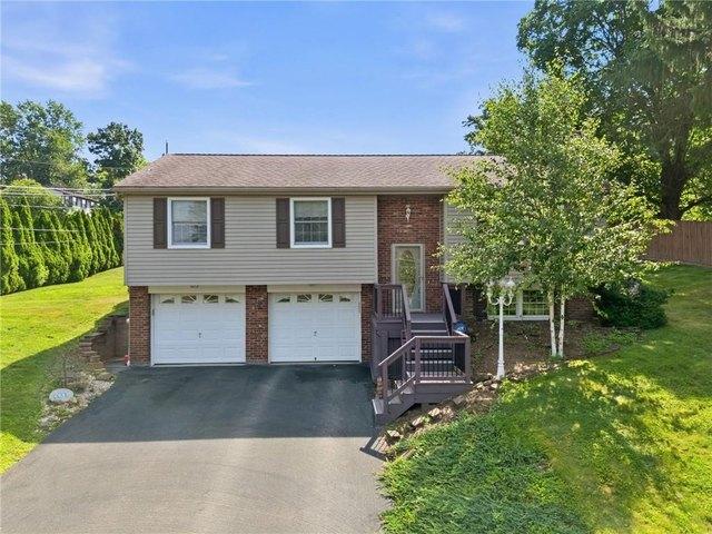 5080 Bowling Green St, Finleyville, PA 15332