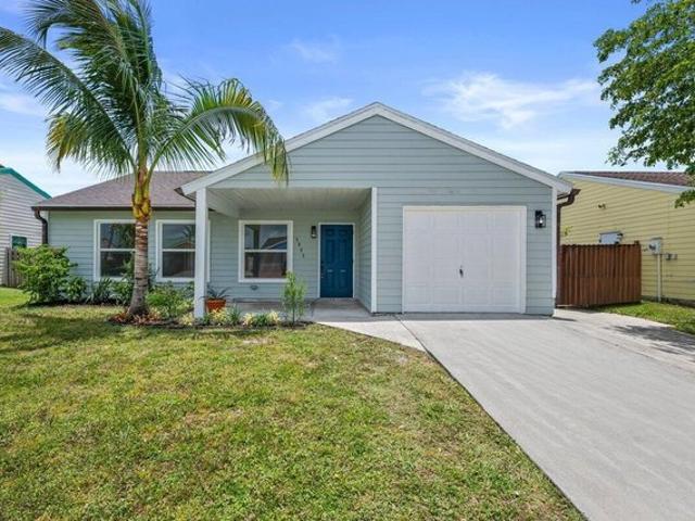5082 Dalewood Ln, Lake Worth, FL 33467
