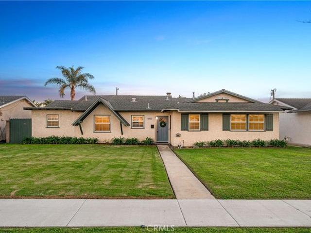 5082 Edinger Ave, Huntington Beach, CA 92649