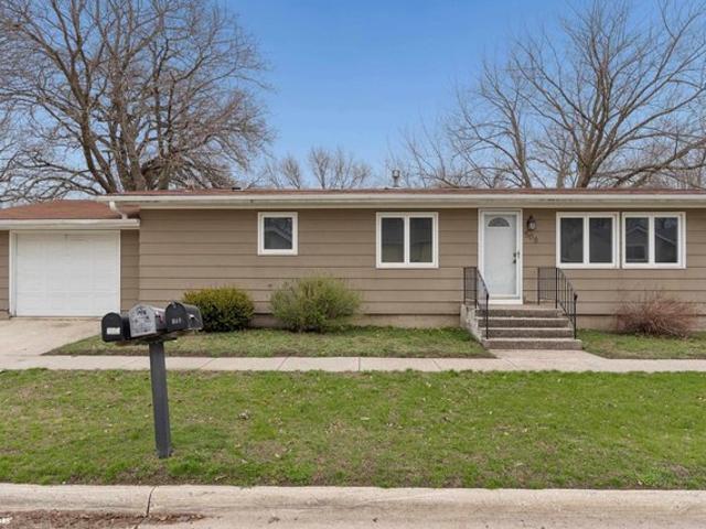 508 12th Ave N, Clear Lake, IA 50428