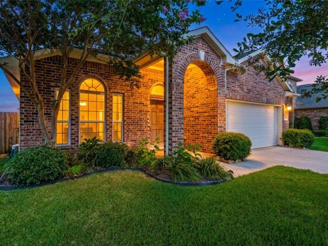 508 Forest Village Cir, La Marque, TX 77568